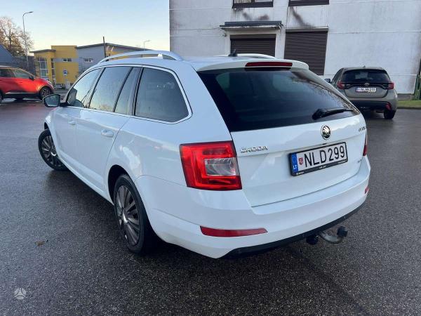 White Skoda Octavia 2015 in Vilnius, with an engine capacity of 1.97 L and mileage of 251 thousand km for 8250 €, photo 3 on AUTOMOTO.COM.LV