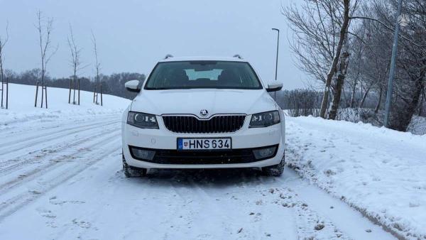 White Skoda Octavia 2015 in Vilnius, with an engine capacity of 1.97 L and mileage of 264 thousand km for 4200 €, photo 3 on AUTOMOTO.COM.LV