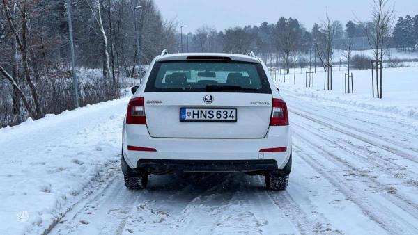 White Skoda Octavia 2015 in Vilnius, with an engine capacity of 1.97 L and mileage of 264 thousand km for 4200 €, photo 7 on AUTOMOTO.COM.LV