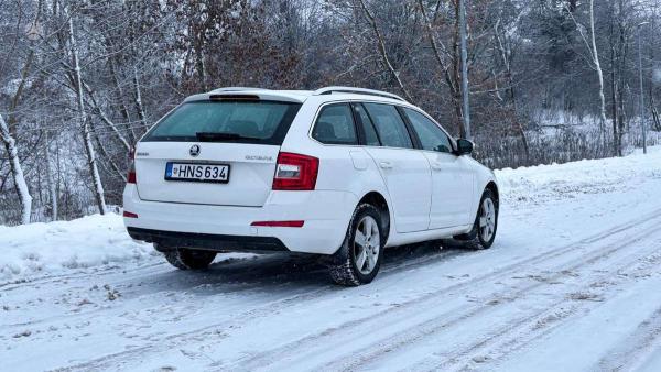 White Skoda Octavia 2015 in Vilnius, with an engine capacity of 1.97 L and mileage of 264 thousand km for 4200 €, photo 8 on AUTOMOTO.COM.LV