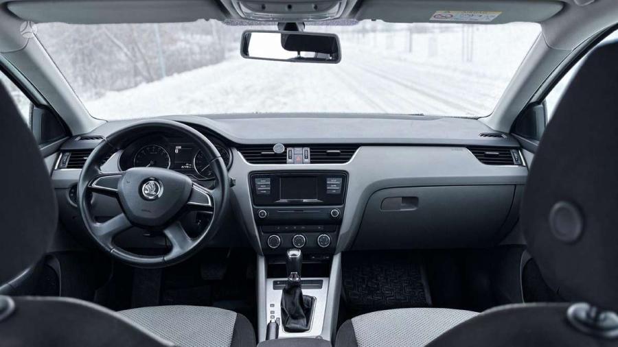 Balts Skoda Octavia 2015 Viļņa, ar dzinēja tilpumu 1.97 L un nobraukumu 264 tūkst. km par 4200 €, foto 24 vietnē AUTOMOTO.COM.LV