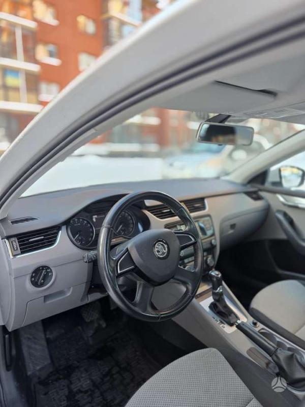 White Skoda Octavia 2015 in Vilnius, with an engine capacity of 1.97 L and mileage of 269 thousand km for 5200 €, photo 8 on AUTOMOTO.COM.LV