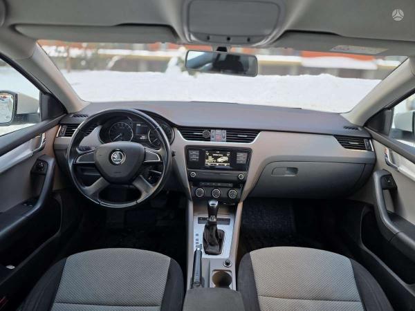 White Skoda Octavia 2015 in Vilnius, with an engine capacity of 1.97 L and mileage of 269 thousand km for 5200 €, photo 9 on AUTOMOTO.COM.LV