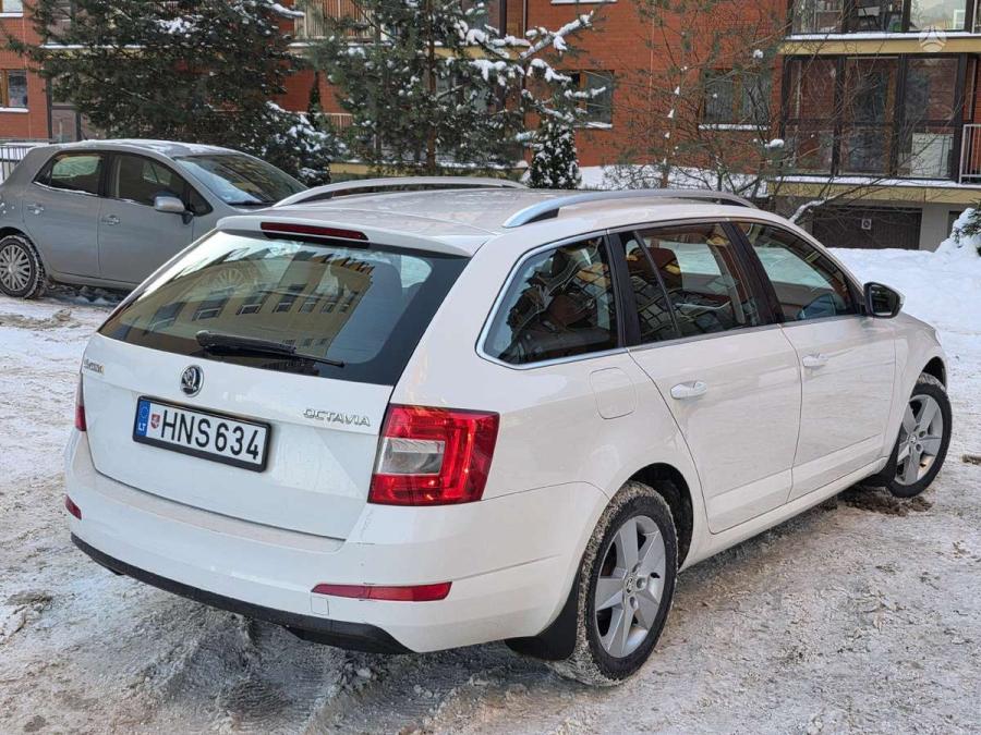 White Skoda Octavia 2015 in Vilnius, with an engine capacity of 1.97 L and mileage of 269 thousand km for 5200 €, photo 3 on AUTOMOTO.COM.LV