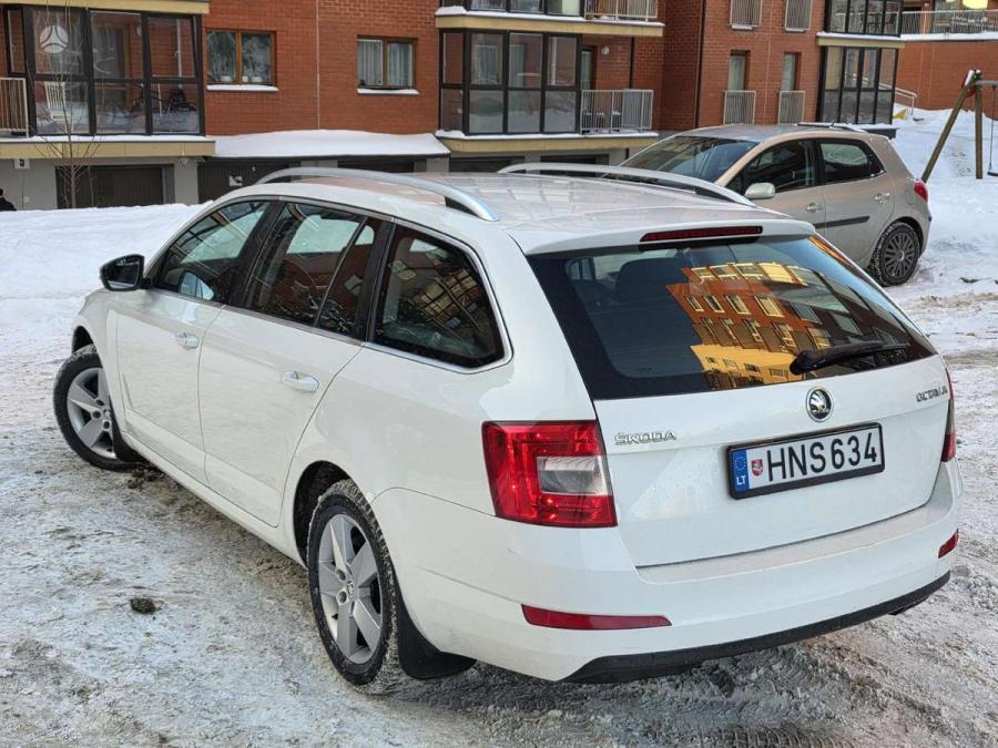 White Skoda Octavia 2015 in Vilnius, with an engine capacity of 1.97 L and mileage of 269 thousand km for 5200 €, photo 4 on AUTOMOTO.COM.LV
