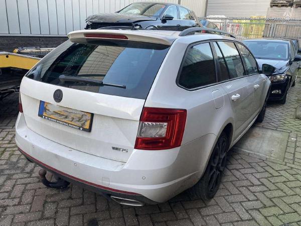 Balts Skoda Octavia 2015 Trakai, ar dzinēja tilpumu 1.97 L un nobraukumu 260 tūkst. km par 5999 €, foto 3 vietnē AUTOMOTO.COM.LV