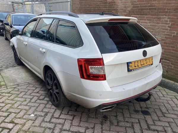 Balts Skoda Octavia 2015 Trakai, ar dzinēja tilpumu 1.97 L un nobraukumu 260 tūkst. km par 5999 €, foto 4 vietnē AUTOMOTO.COM.LV
