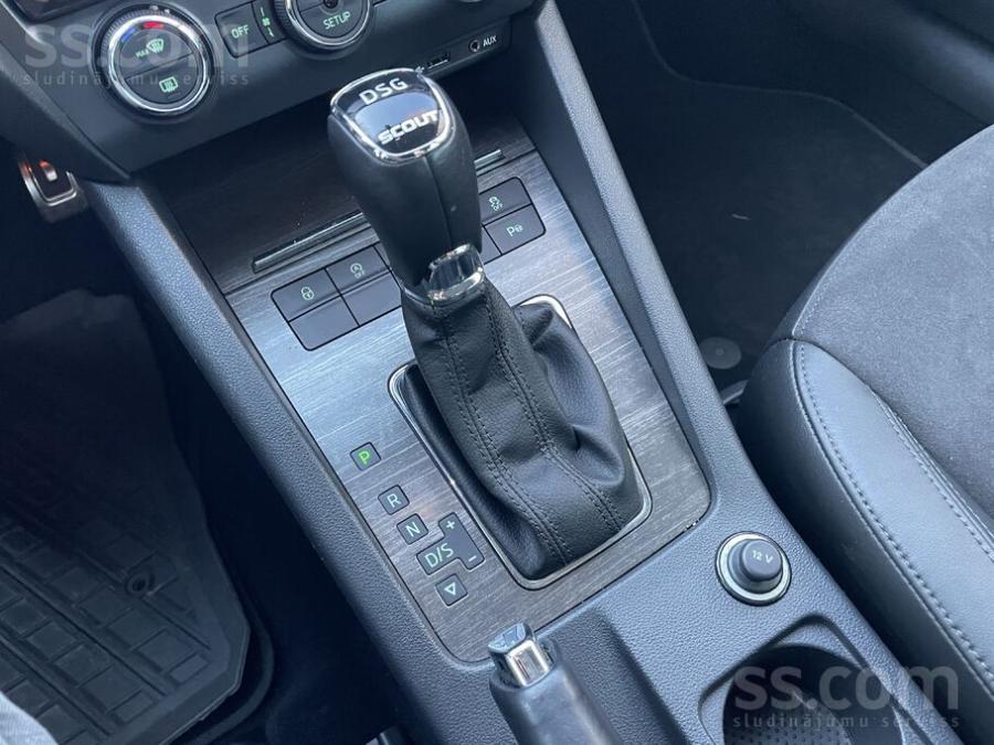 White Skoda Octavia 2015 in Riga, with an engine capacity of 2.00 L and mileage of 257 thousand km for 9990 €, photo 26 on AUTOMOTO.COM.LV