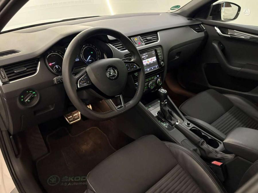 White Skoda Octavia 2015 in Marijampole, with an engine capacity of 1.97 L and mileage of 298 thousand km for 9450 €, photo 3 on AUTOMOTO.COM.LV