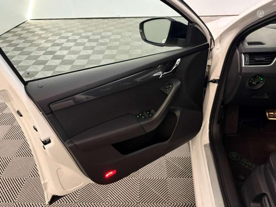 White Skoda Octavia 2015 in Marijampole, with an engine capacity of 1.97 L and mileage of 298 thousand km for 9450 €, photo 16 on AUTOMOTO.COM.LV