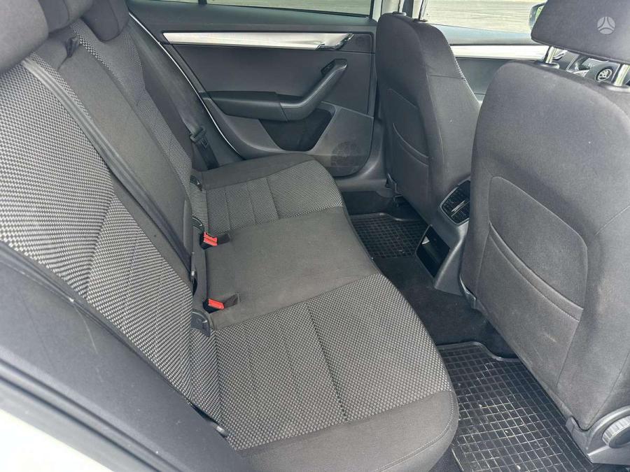 Balts Skoda Octavia 2015 Kauņa, ar dzinēja tilpumu 1.60 L un nobraukumu 279 tūkst. km par 6200 €, foto 8 vietnē AUTOMOTO.COM.LV