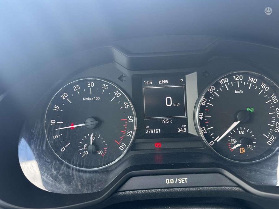 Balts Skoda Octavia 2015 Kauņa, ar dzinēja tilpumu 1.60 L un nobraukumu 279 tūkst. km par 6200 €, foto 12 vietnē AUTOMOTO.COM.LV