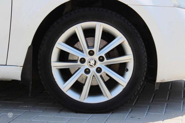 White Skoda Octavia 2015 in Vilnius, with an engine capacity of 2.00 L and mileage of 375 thousand km for 7200 €, photo 8 on AUTOMOTO.COM.LV