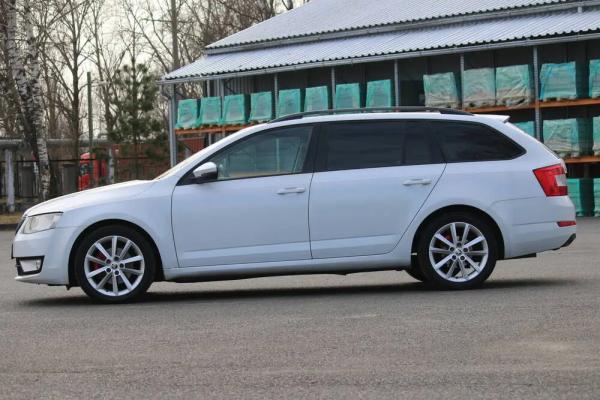 White Skoda Octavia 2015 in Riga, with an engine capacity of 1.40 L and mileage of 261 thousand km for 5790 €, photo 5 on AUTOMOTO.COM.LV