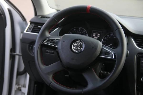 White Skoda Octavia 2015 in Riga, with an engine capacity of 1.40 L and mileage of 261 thousand km for 5790 €, photo 10 on AUTOMOTO.COM.LV