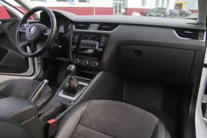 White Skoda Octavia 2015 in Riga, with an engine capacity of 1.40 L and mileage of 261 thousand km for 5790 €, photo 12 on AUTOMOTO.COM.LV