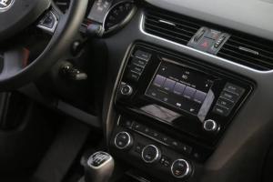 White Skoda Octavia 2015 in Riga, with an engine capacity of 1.40 L and mileage of 261 thousand km for 5790 €, photo 13 on AUTOMOTO.COM.LV