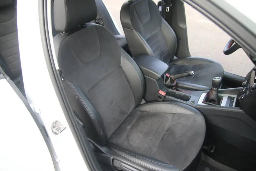 White Skoda Octavia 2015 in Riga, with an engine capacity of 1.40 L and mileage of 261 thousand km for 5790 €, photo 14 on AUTOMOTO.COM.LV