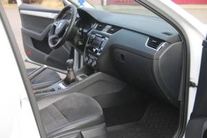 White Skoda Octavia 2015 in Riga, with an engine capacity of 1.40 L and mileage of 261 thousand km for 5790 €, photo 15 on AUTOMOTO.COM.LV