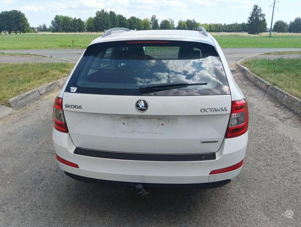 White Skoda Octavia 2015 in Marijampole, with an engine capacity of 1.60 L and mileage of 225 thousand km for 3800 €, photo 7 on AUTOMOTO.COM.LV