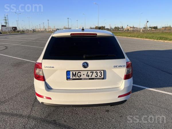 Белый Шкода Октавия 2015 в Рига, объемом двигателя 2.00 л и пробегом 215 тыс. км за 7900 €, фото 4 на AUTOMOTO.COM.LV