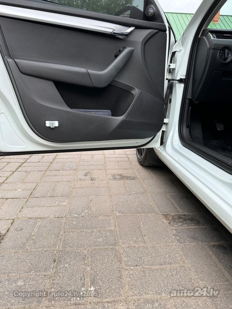 Balts Skoda Octavia 2015 Tallina, ar dzinēja tilpumu 1.40 L un nobraukumu 193 tūkst. km par 8500 €, foto 10 vietnē AUTOMOTO.COM.LV
