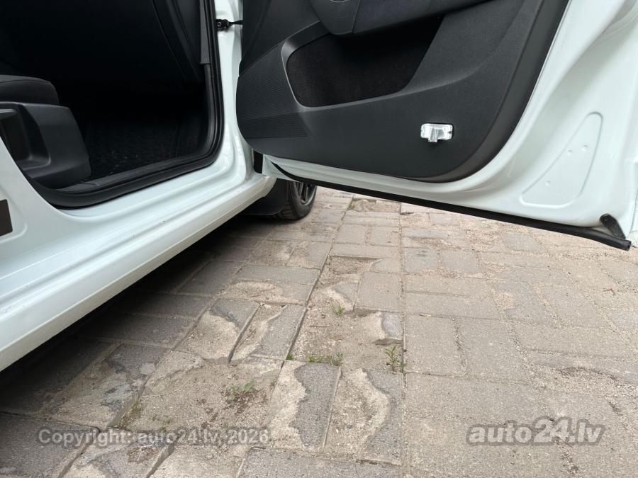 Balts Skoda Octavia 2015 Tallina, ar dzinēja tilpumu 1.40 L un nobraukumu 193 tūkst. km par 8500 €, foto 12 vietnē AUTOMOTO.COM.LV