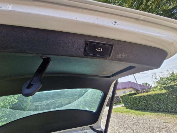 White Skoda Octavia 2015 in Panevezys, with an engine capacity of 1.97 L and mileage of 332 thousand km for 7500 €, photo 6 on AUTOMOTO.COM.LV