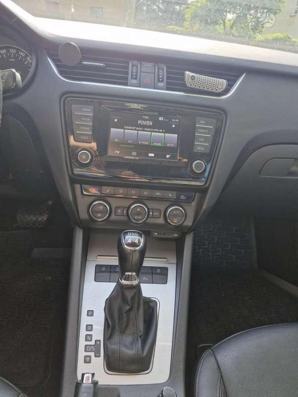 White Skoda Octavia 2015 in Panevezys, with an engine capacity of 1.97 L and mileage of 332 thousand km for 7500 €, photo 8 on AUTOMOTO.COM.LV