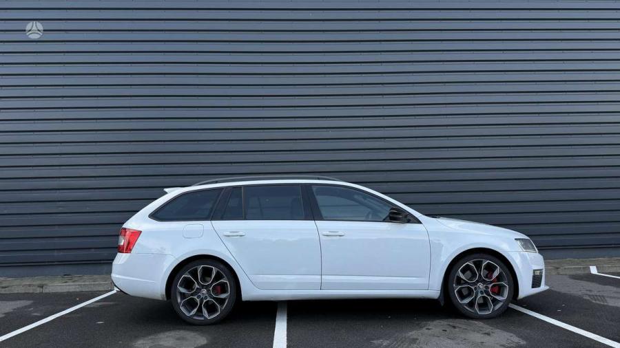 White Skoda Octavia 2015 in Alytus, with an engine capacity of 1.97 L and mileage of 330 thousand km for 7950 €, photo 3 on AUTOMOTO.COM.LV