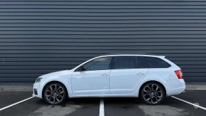 White Skoda Octavia 2015 in Alytus, with an engine capacity of 1.97 L and mileage of 330 thousand km for 7950 €, photo 5 on AUTOMOTO.COM.LV