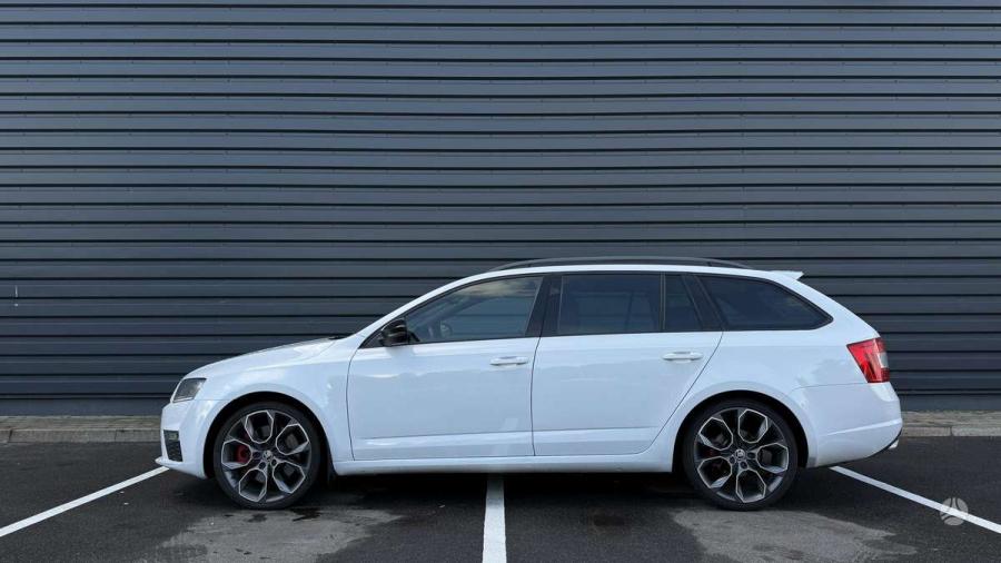 White Skoda Octavia 2015 in Alytus, with an engine capacity of 1.97 L and mileage of 330 thousand km for 7950 €, photo 5 on AUTOMOTO.COM.LV