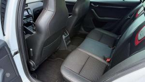 White Skoda Octavia 2015 in Alytus, with an engine capacity of 1.97 L and mileage of 330 thousand km for 7950 €, photo 19 on AUTOMOTO.COM.LV