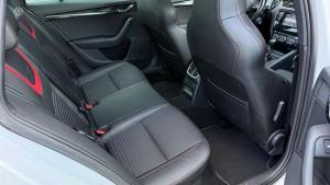 White Skoda Octavia 2015 in Alytus, with an engine capacity of 1.97 L and mileage of 330 thousand km for 7950 €, photo 22 on AUTOMOTO.COM.LV