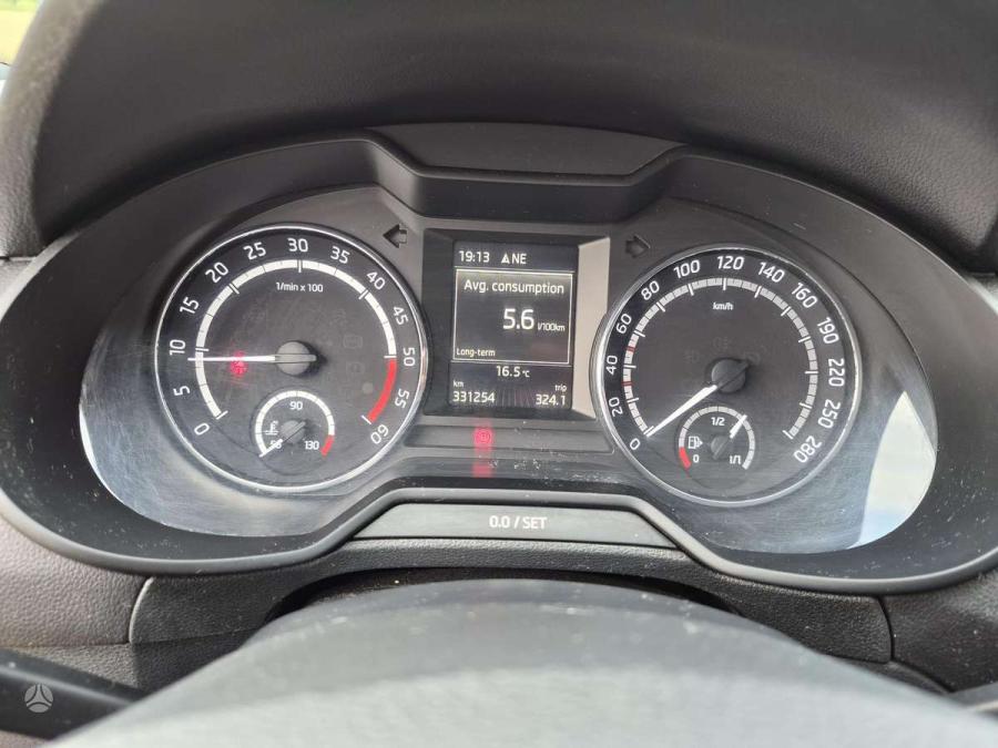 Balts Skoda Octavia 2015 Jonava, ar dzinēja tilpumu 1.97 L un nobraukumu 331 tūkst. km par 6000 €, foto 9 vietnē AUTOMOTO.COM.LV