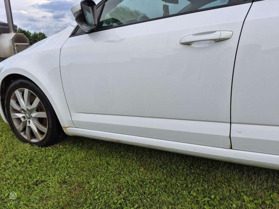 Balts Skoda Octavia 2015 Jonava, ar dzinēja tilpumu 1.97 L un nobraukumu 331 tūkst. km par 6000 €, foto 24 vietnē AUTOMOTO.COM.LV