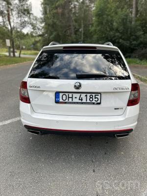 White Skoda Octavia 2015 in Riga, with an engine capacity of 2.00 L and mileage of 275 thousand km for 10150 €, photo 5 on AUTOMOTO.COM.LV