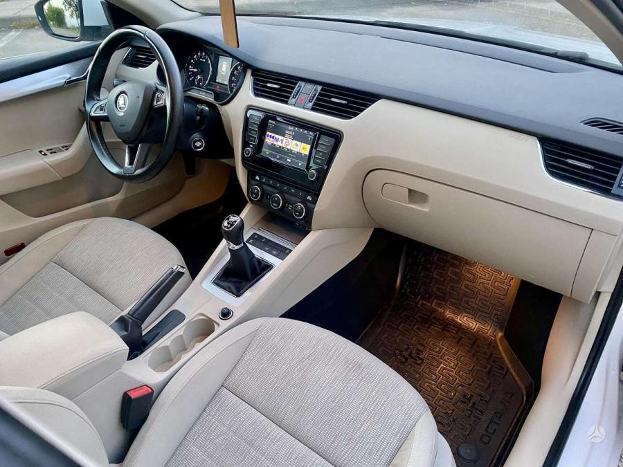 Balts Skoda Octavia 2015 Šauļi, ar dzinēja tilpumu 1.60 L un nobraukumu 300 tūkst. km par 7350 €, foto 12 vietnē AUTOMOTO.COM.LV