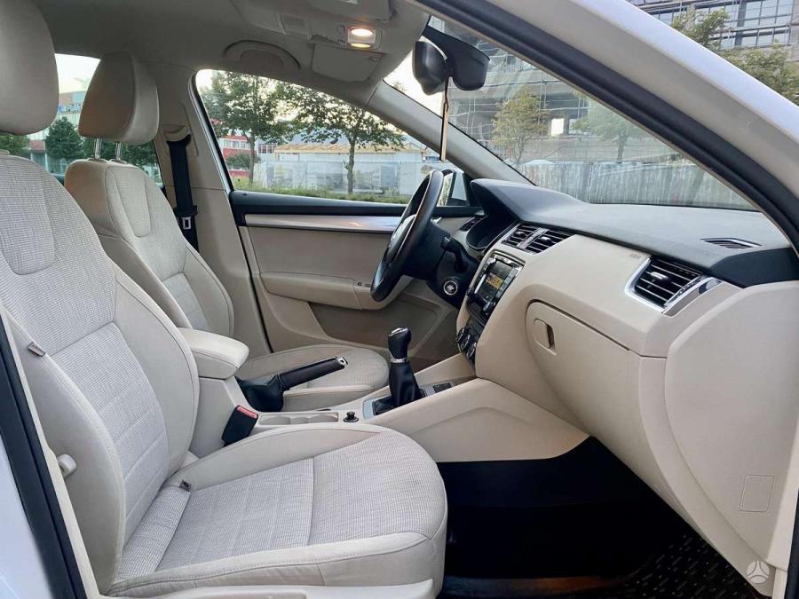 Balts Skoda Octavia 2015 Šauļi, ar dzinēja tilpumu 1.60 L un nobraukumu 300 tūkst. km par 7350 €, foto 13 vietnē AUTOMOTO.COM.LV