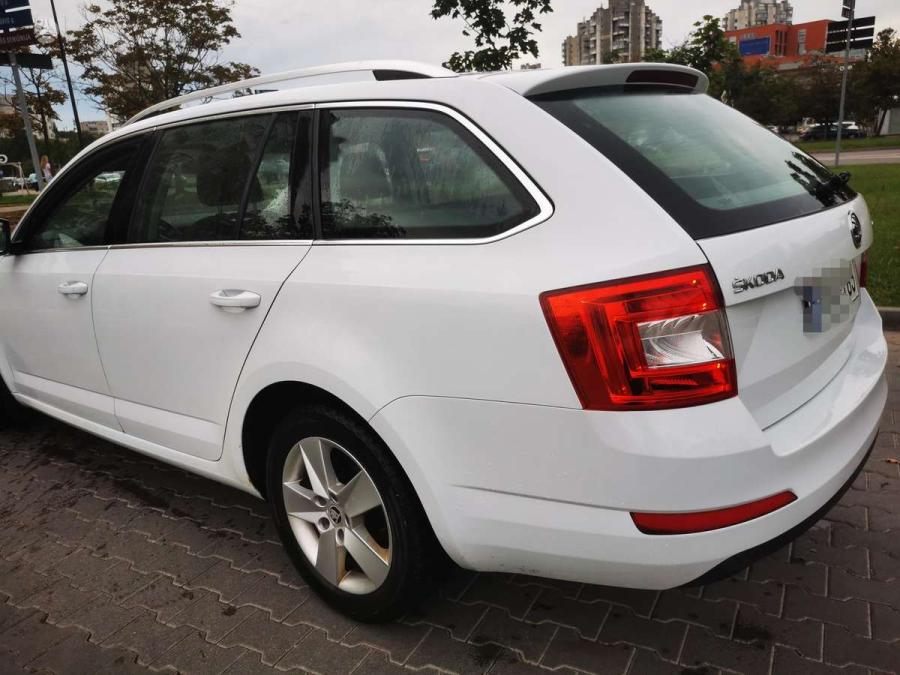 White Skoda Octavia 2015 in Vilnius, with an engine capacity of 1.60 L and mileage of 239 thousand km for 6650 €, photo 4 on AUTOMOTO.COM.LV