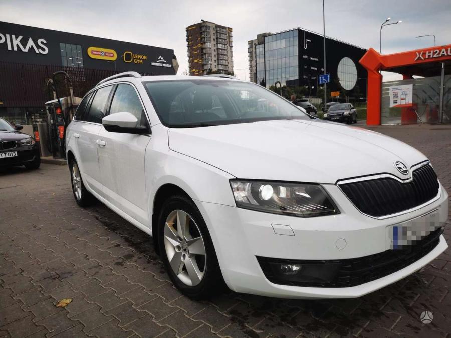 White Skoda Octavia 2015 in Vilnius, with an engine capacity of 1.60 L and mileage of 239 thousand km for 6650 €, photo 5 on AUTOMOTO.COM.LV