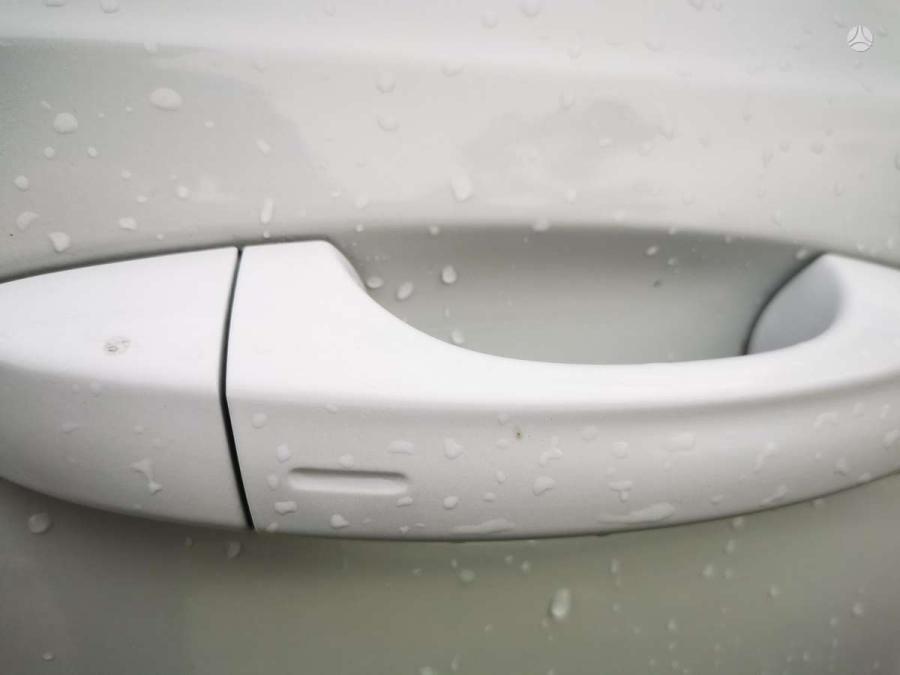 White Skoda Octavia 2015 in Vilnius, with an engine capacity of 1.60 L and mileage of 239 thousand km for 6650 €, photo 8 on AUTOMOTO.COM.LV
