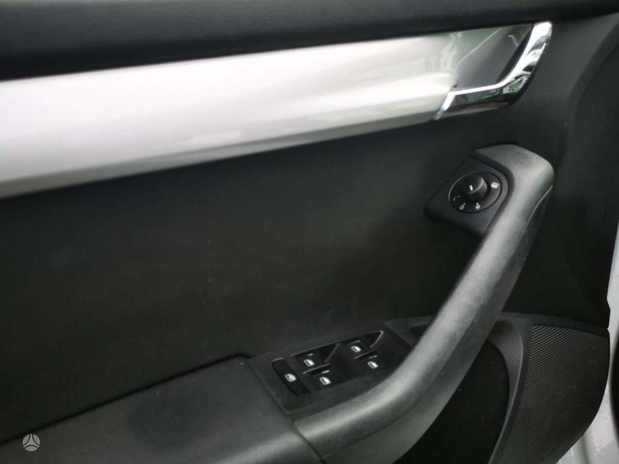 White Skoda Octavia 2015 in Vilnius, with an engine capacity of 1.60 L and mileage of 239 thousand km for 6650 €, photo 14 on AUTOMOTO.COM.LV