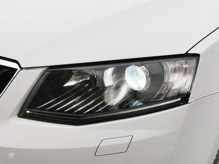 White Skoda Octavia 2015 in Vilnius, with an engine capacity of 1.60 L and mileage of 239 thousand km for 6650 €, photo 16 on AUTOMOTO.COM.LV