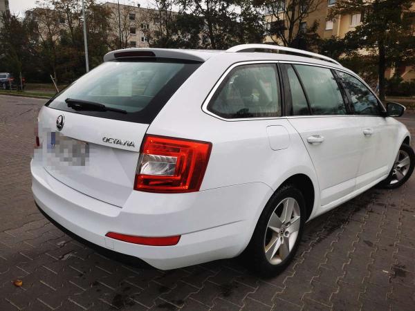 Шкода Октавия 2015 в Вильнюс на AUTOMOTO.COM.LV Белый Шкода Октавия 2015 в Вильнюс, объемом двигателя 1.60 л и пробегом 239 тыс. км за 6650 €, фото 3 на AUTOMOTO.COM.LV
