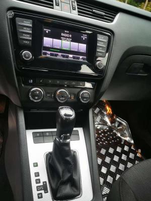 White Skoda Octavia 2015 in Vilnius, with an engine capacity of 1.60 L and mileage of 246 thousand km for 6633 €, photo 3 on AUTOMOTO.COM.LV