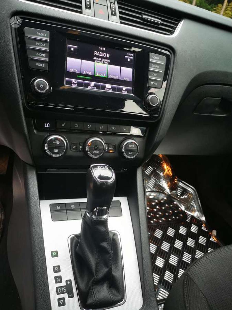 White Skoda Octavia 2015 in Vilnius, with an engine capacity of 1.60 L and mileage of 246 thousand km for 6633 €, photo 3 on AUTOMOTO.COM.LV