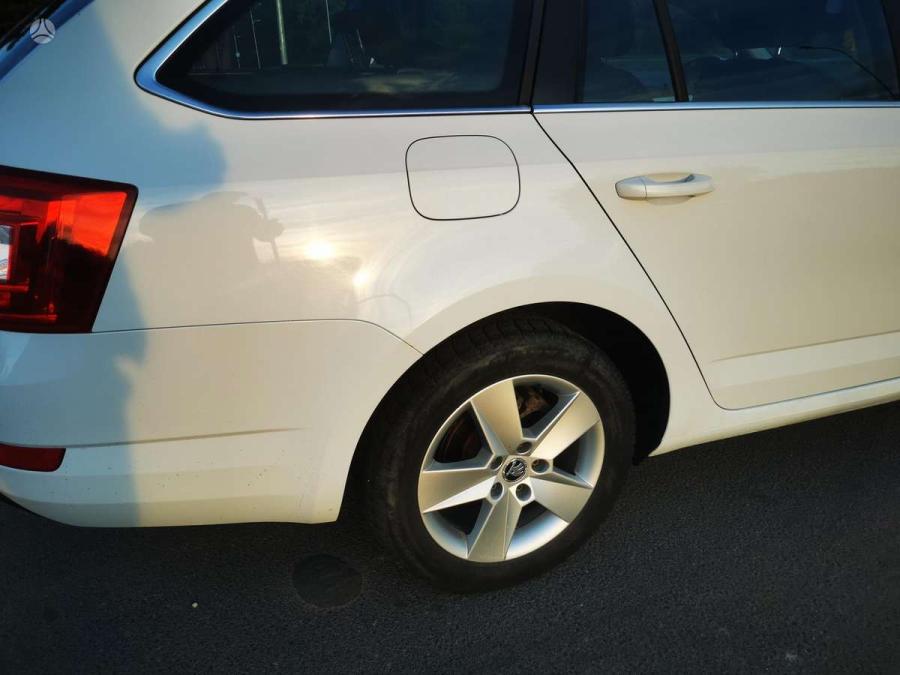 White Skoda Octavia 2015 in Vilnius, with an engine capacity of 1.60 L and mileage of 246 thousand km for 6633 €, photo 7 on AUTOMOTO.COM.LV