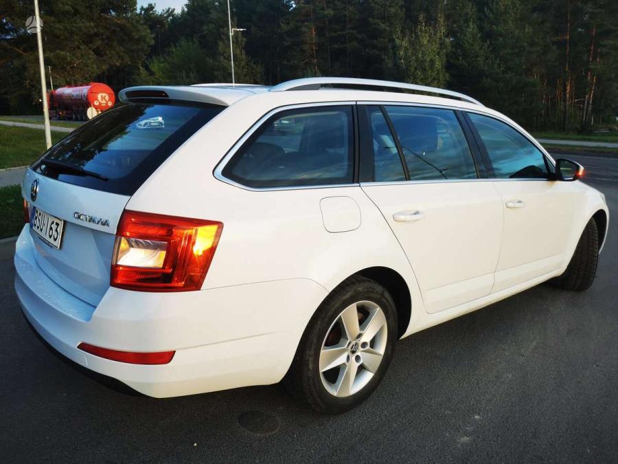 White Skoda Octavia 2015 in Vilnius, with an engine capacity of 1.60 L and mileage of 246 thousand km for 6633 €, photo 9 on AUTOMOTO.COM.LV