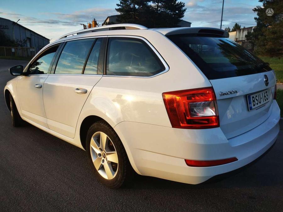 White Skoda Octavia 2015 in Vilnius, with an engine capacity of 1.60 L and mileage of 246 thousand km for 6633 €, photo 11 on AUTOMOTO.COM.LV